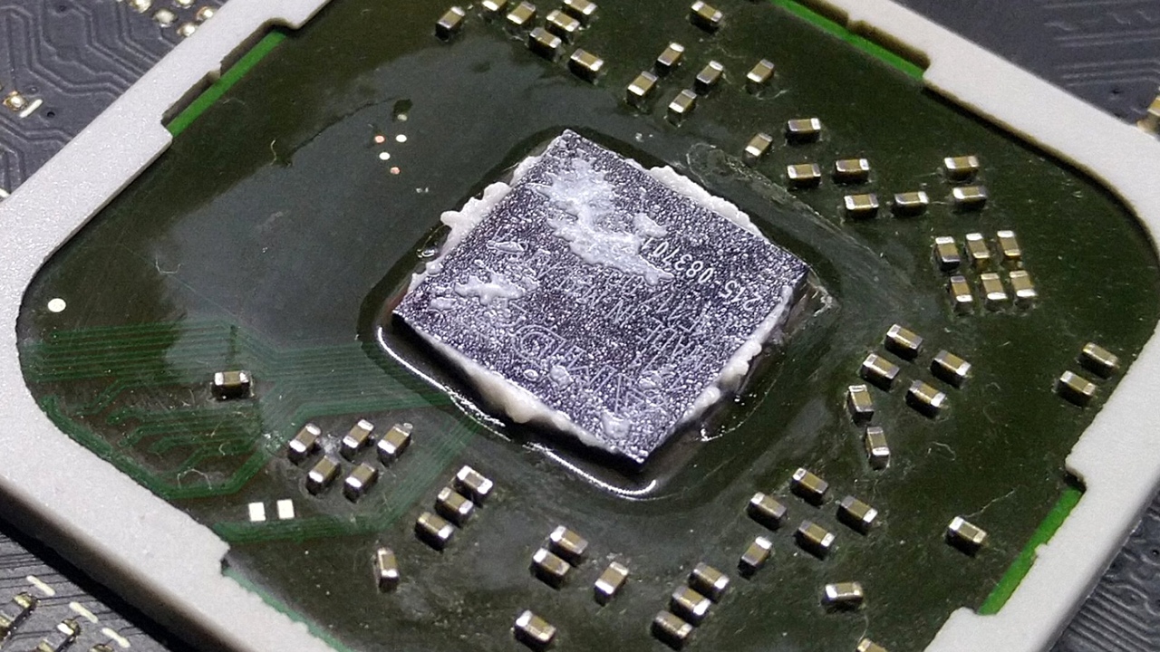 Сыр, кетчуп и картошку протестировали в качестве термопасты: победил кетчуп